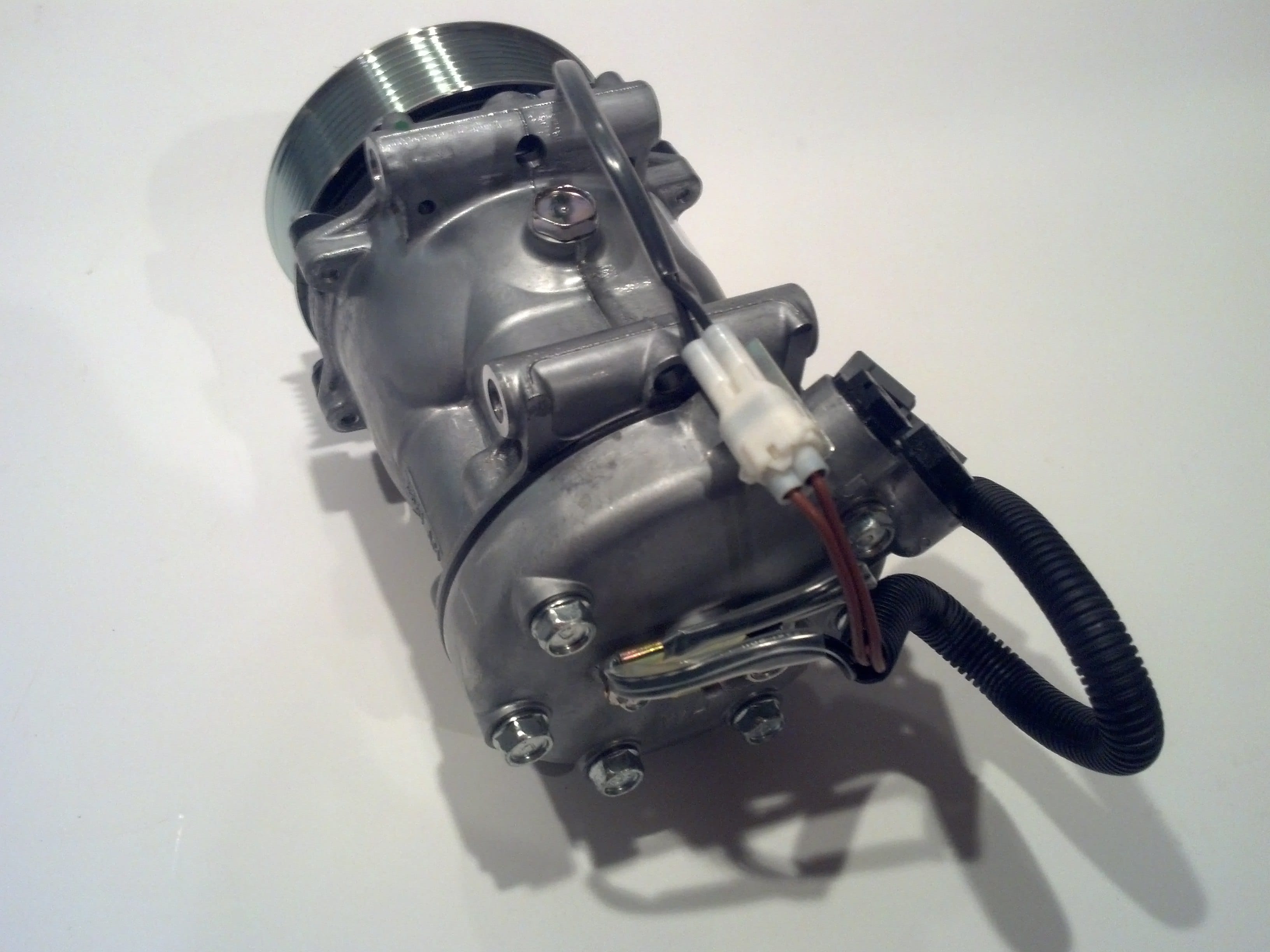 Compressor with clutch F81Z-19D786-AA & F81Z-19703-AB - Ford