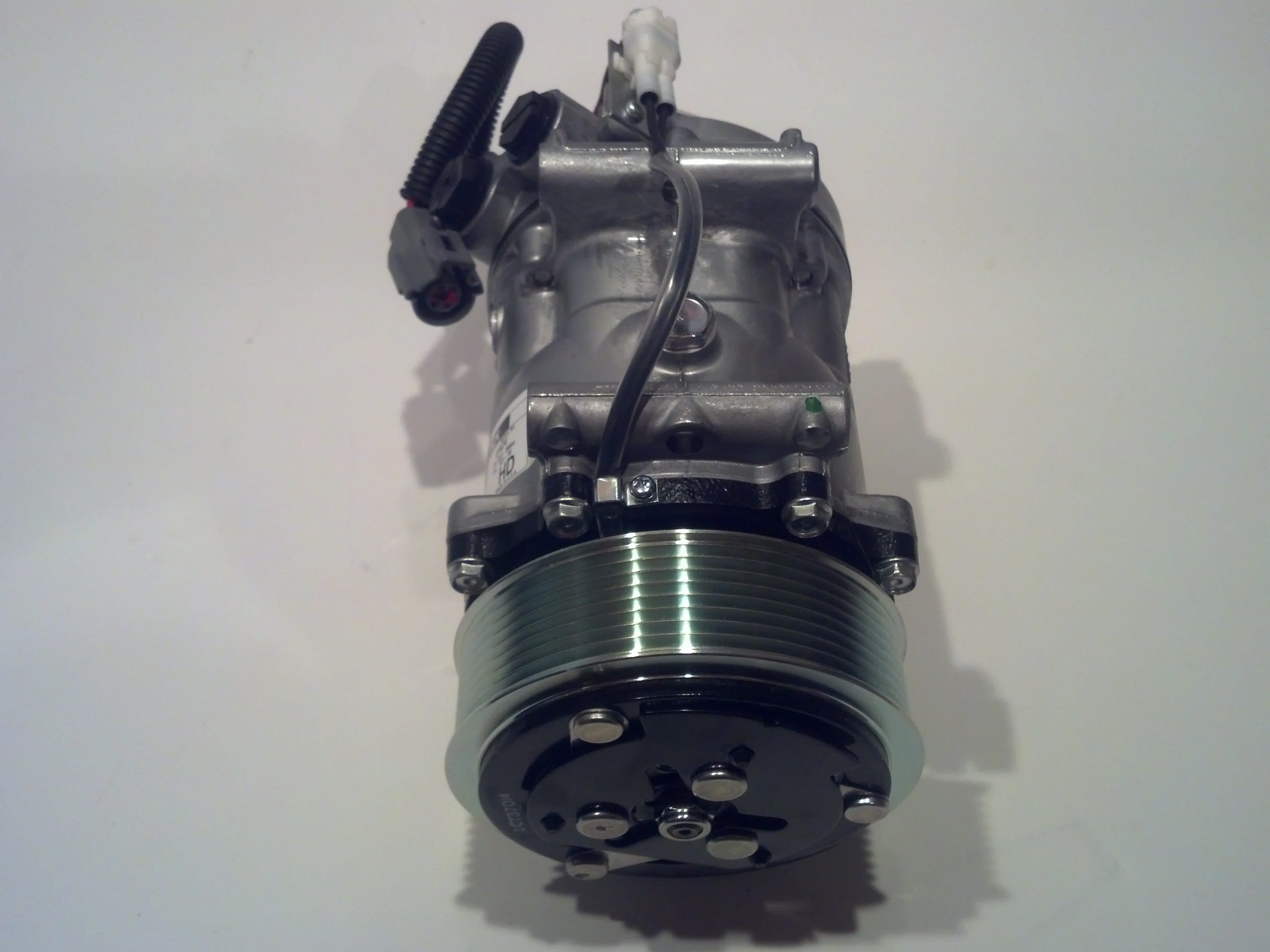 Compressor with clutch F81Z-19D786-AA & F81Z-19703-AB - Ford